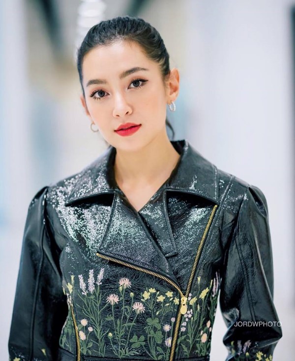 Bella ស្រស់ស្អាតប្លែក ហើយស៊ិចស៊ីខ្លាំងទៀត ពេលតុបតែងខ្លួនបែបនេះ! - Khmerload