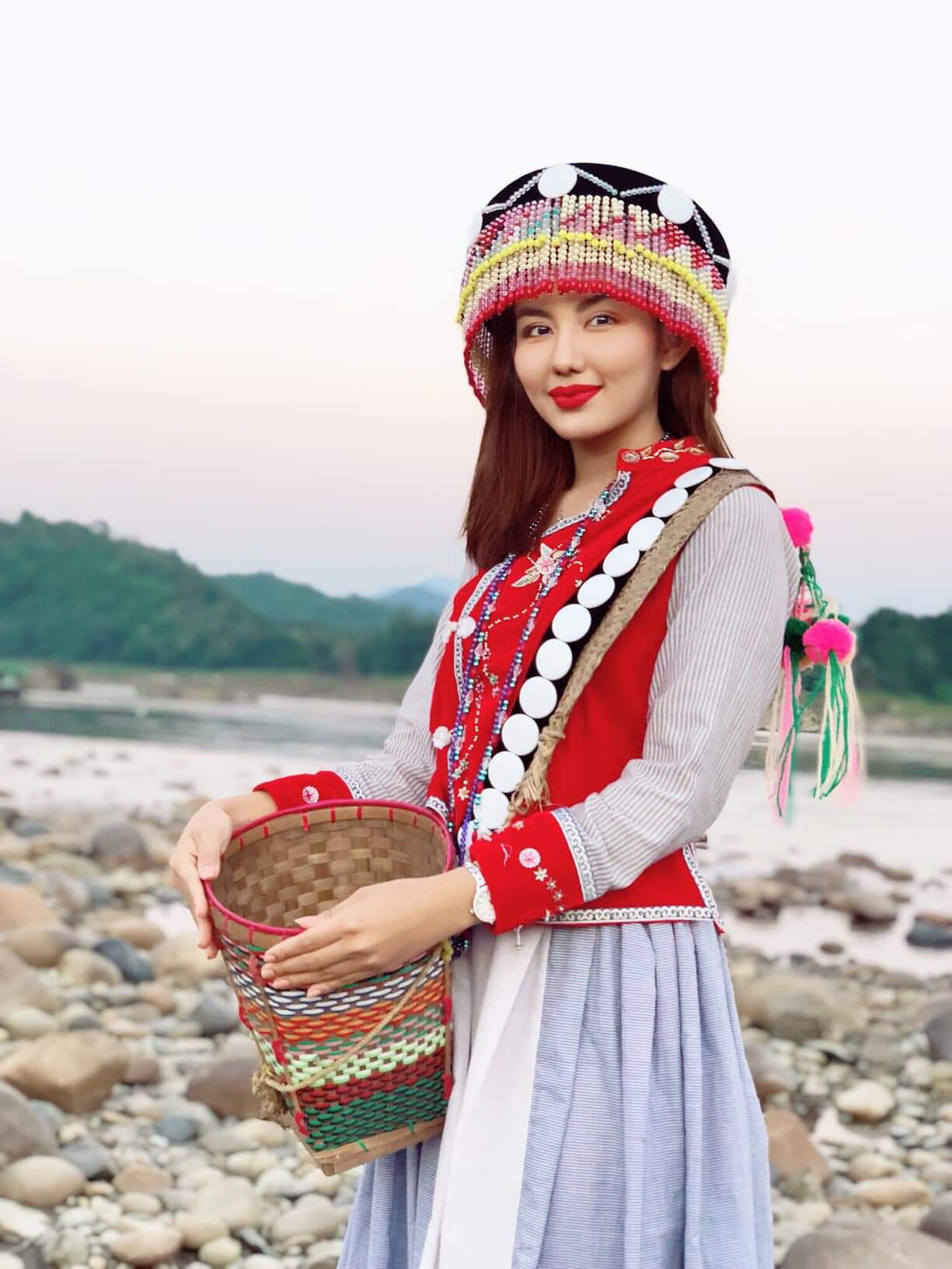 ပရိသတ်တွေမမြင်ဖူးသေးတဲ့ ပုံစံသစ်လေးနဲ့ လီဆူးတိုင်းရင်းသူလေးအဖြစ် ချစ်စရာကောင်းနေတဲ့ မေမြင့်မိုရ