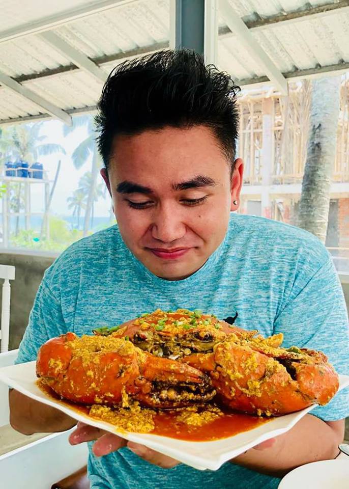 မွေးနေ့မှာ သူငယ်ချင်းတွေနဲ့စားသောက်ရင်း ပျော်နေတဲ့နိုင်းဝမ်း Myanmarload