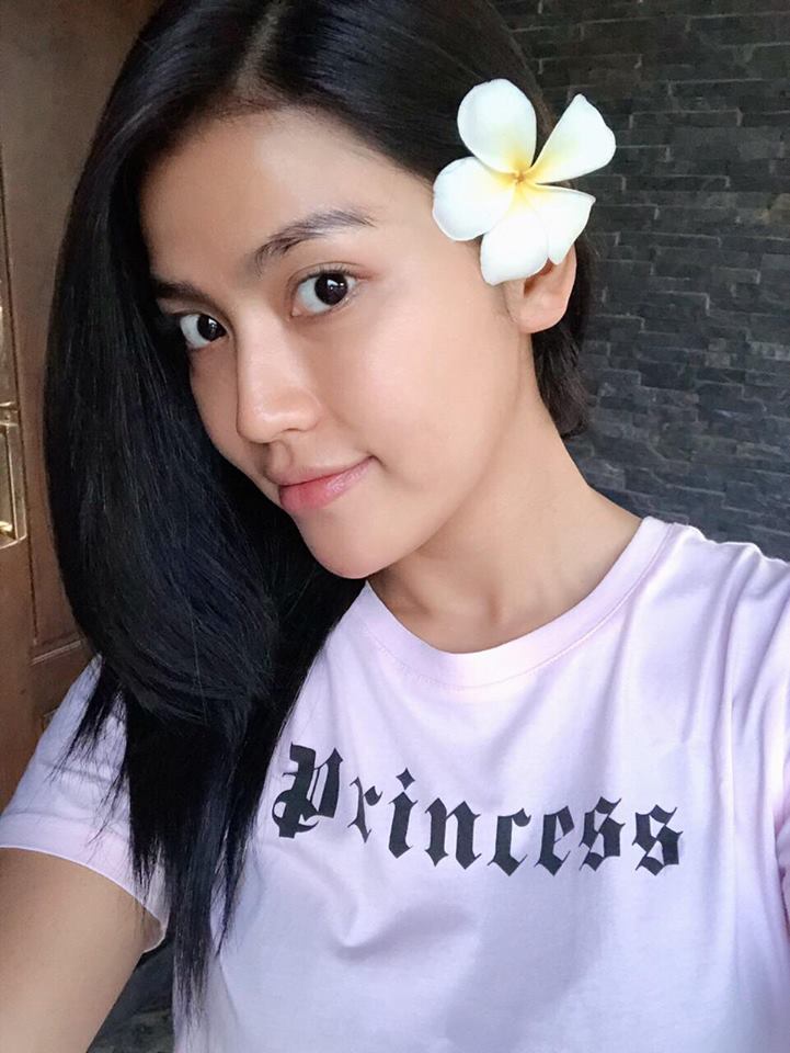 ချစ်ညီမလေးနဲ့အတူ ရိုက်ထားတဲ့ ပုံလေးတွေ တင်လိုက်တဲ့ အိချောပို Myanmarload