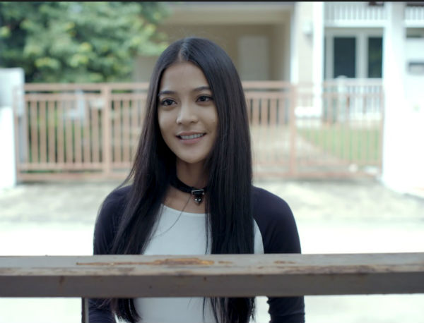 Apinya បង្ហោះរូបលើគ្រែ ជាមួយគូស្នេហ៍ ធ្វើឲ្យអ្នកគាំទ្ររិះគន់ - Khmerload