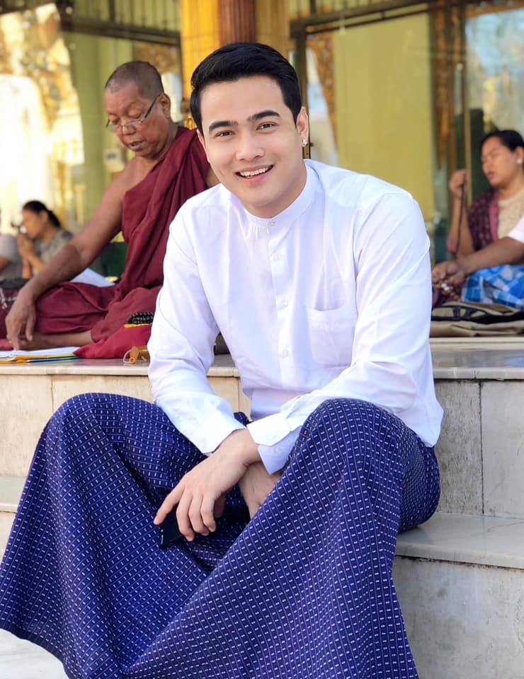 အရမ်းကိုသန့်ပြီး ခန့်ညားလွန်းတဲ့ ပုံလေးတွေနဲ့ နှုတ်ခမ်းနီမလေးတွေကို က