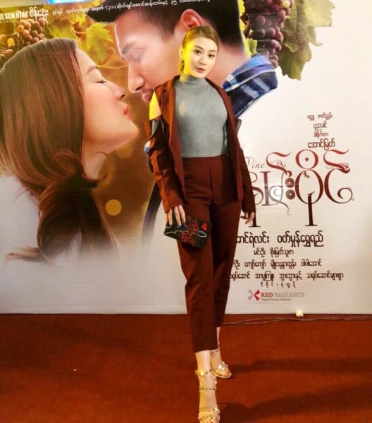 အနမ်းဝိုင်ကို မူးအောင်ဖျော်စပ်ခဲ့ကြသူများ - Myanmarload