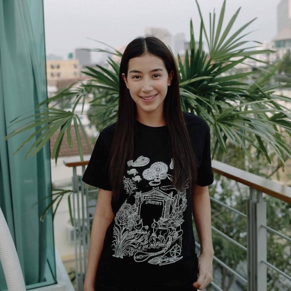 មិនប្រាកដទាល់ស៊ិចស៊ីបានស្អាតទេ សូម្បីតែ Mint Chalida តែងខ្លួនសាមញ្ញៗបែបនេះ ក៏លេចធ្លោដែរ! - Khmerload