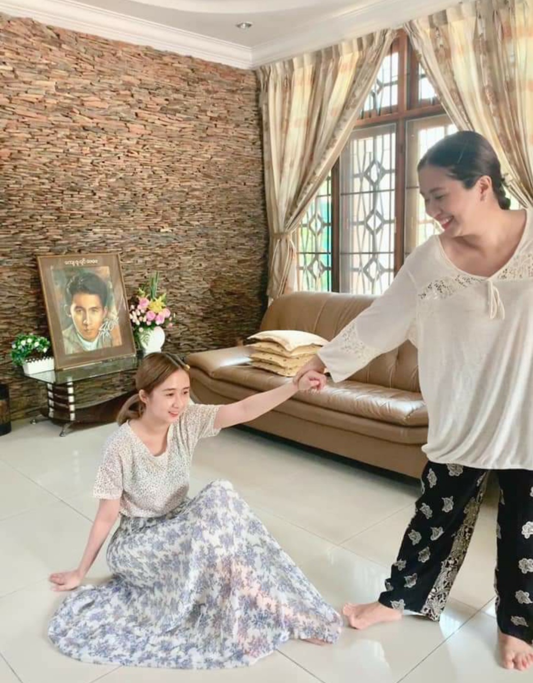 လင်းဇာနည်ဇော်ရဲ့ငယ်ရုပ်လေးနဲ့ချွတ်စွပ်တူပြီး မိခင်ရဲ့အလှအပတွေကို အကုန်ပိုင်ဆိုင်ထားတဲ့ မြူလင ...