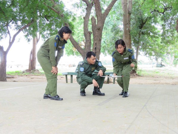 တပ်မတော် လေ မှ အမျိုးသမီးလေသူရဲအရာရှိများအား လေ့ကျင့်သင်ကြားလျက်ရှိ